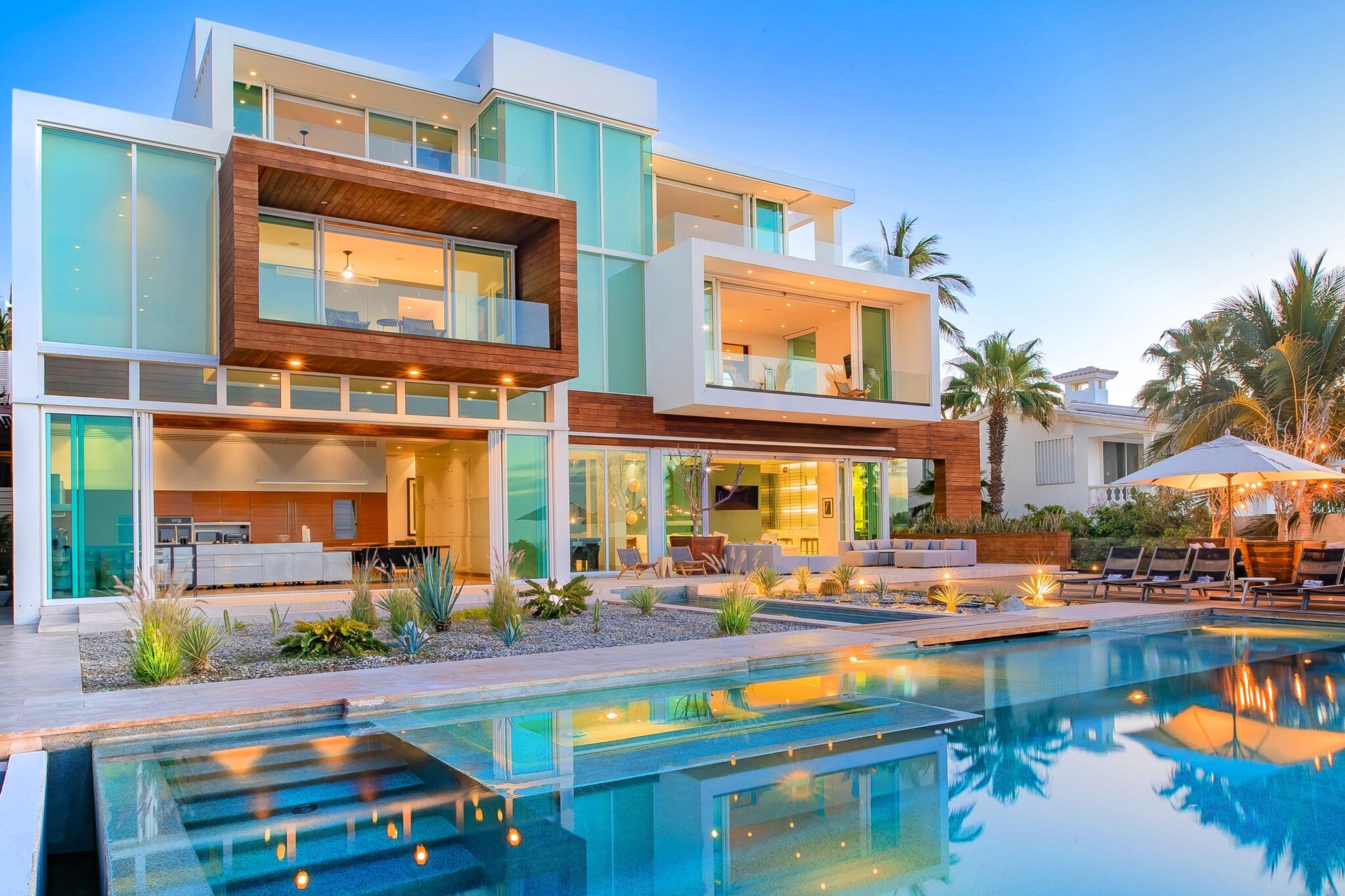 Where do Rich people Vacation? 5 billionaires spot - Cabo Villa Vegas Dave